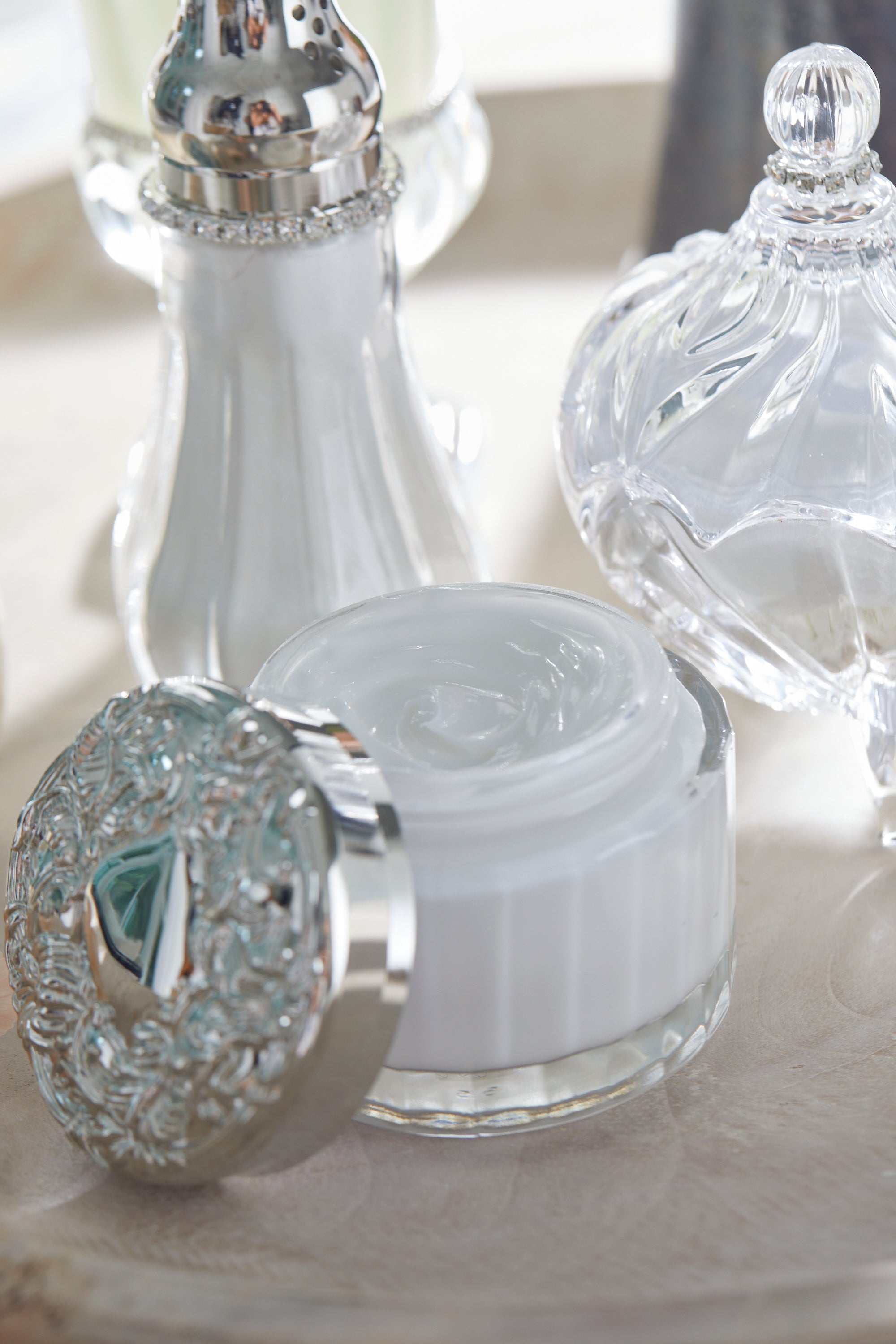 Tryst Dusting Silk Powder | Scented Body Powder – Lady Primrose